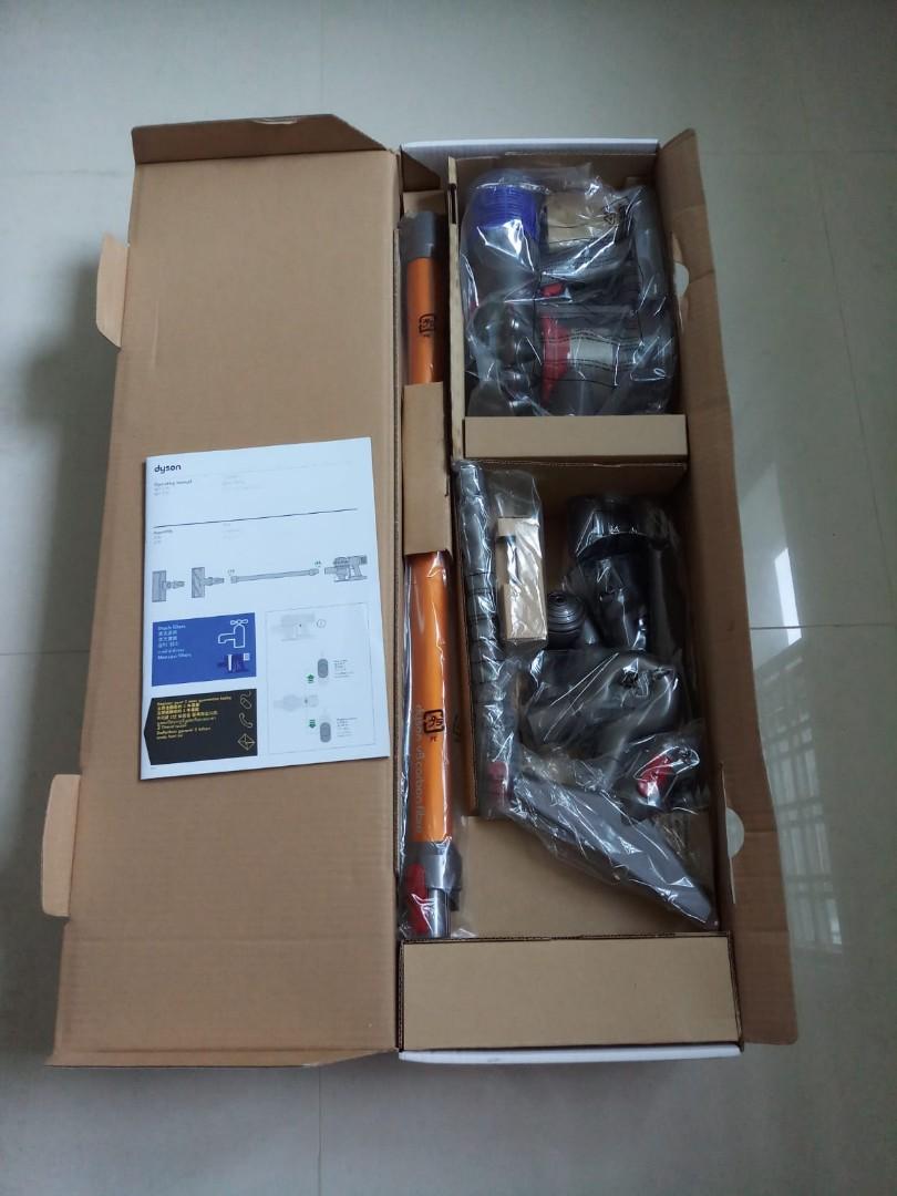 Dyson V8 Carbon Fiber Vacuum, TV & Home Appliances, Vacuum Cleaner ...
