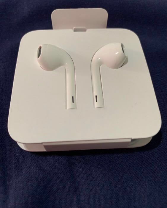 Apple Iphone Earpiece, Audio, Earphones on Carousell