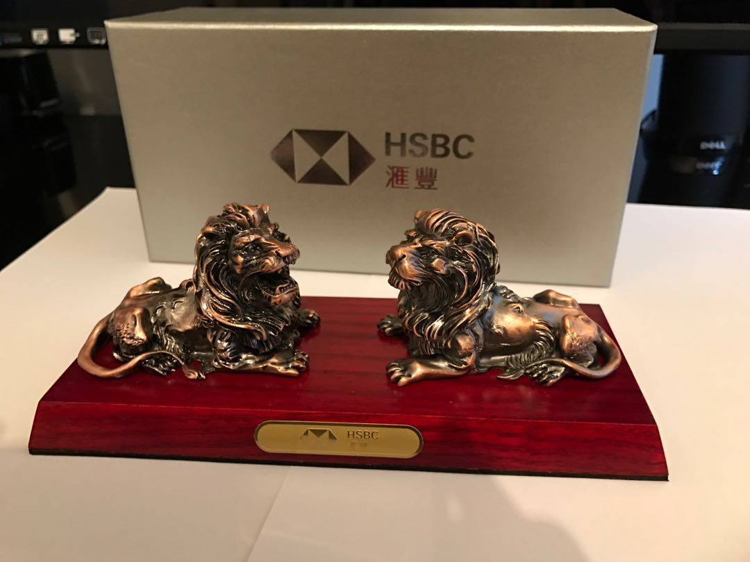 HSBC Lion Pair with Base (Metal) 匯豐金屬獅子一對連座, 興趣及遊戲, 玩具 & 遊戲類 - Carousell