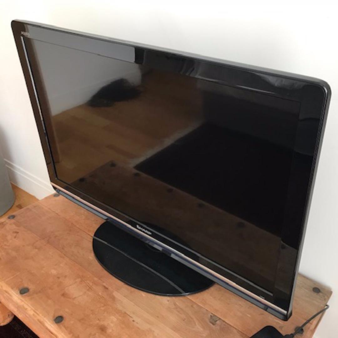 Sharp Aquos 40", TV & Home Appliances, TV & Entertainment, TV on Carousell