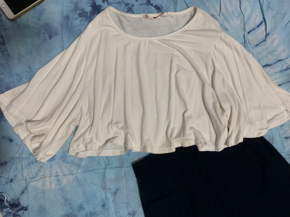 Bell sleeves white stretch loose cropped top, Women's Fashion, Tops ...