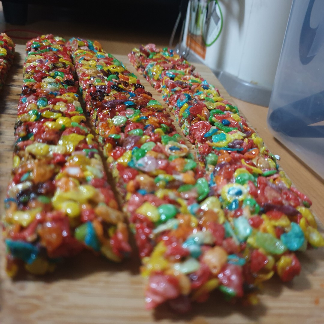 PRE-ORDER: CHEWY FRUITY PEBBLES, Food & Drinks, Homemade Bakes on Carousell