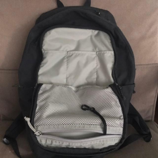 Fjallraven Raven 20L Backpack (Black), Women's Fashion, Bags & Wallets ...