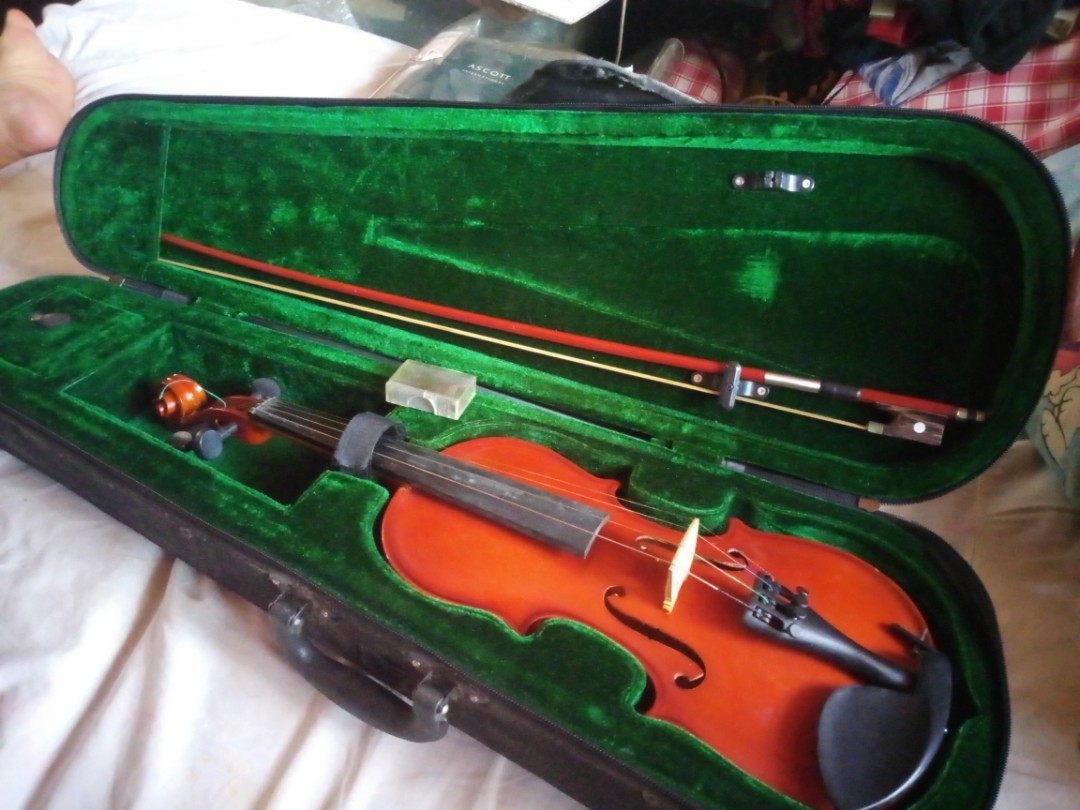 4/4 Violin [price dropped], Hobbies & Toys, Music & Media, Musical ...