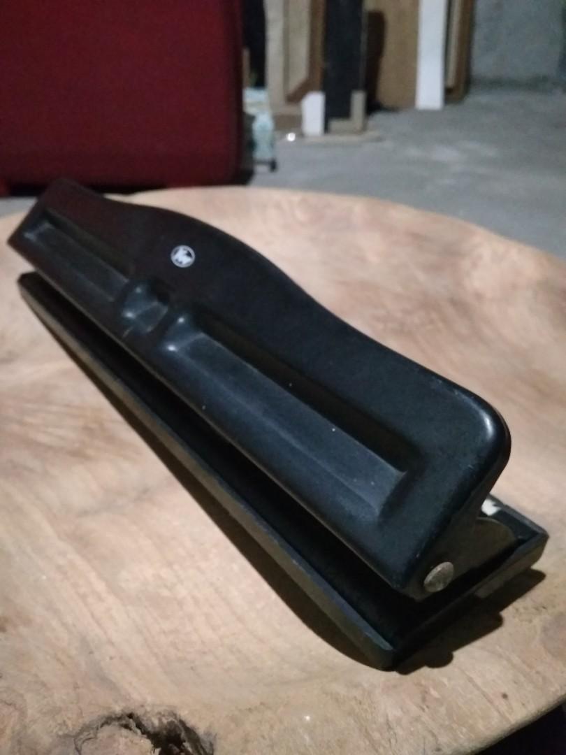 alat pembolong kertas, Buku & Alat Tulis, Alat Tulis di Carousell