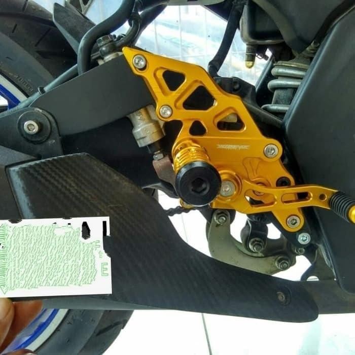 [R15 V3 MT15] Footrest For R15 V3 & MT15, Motorcycles, Motorcycle ...
