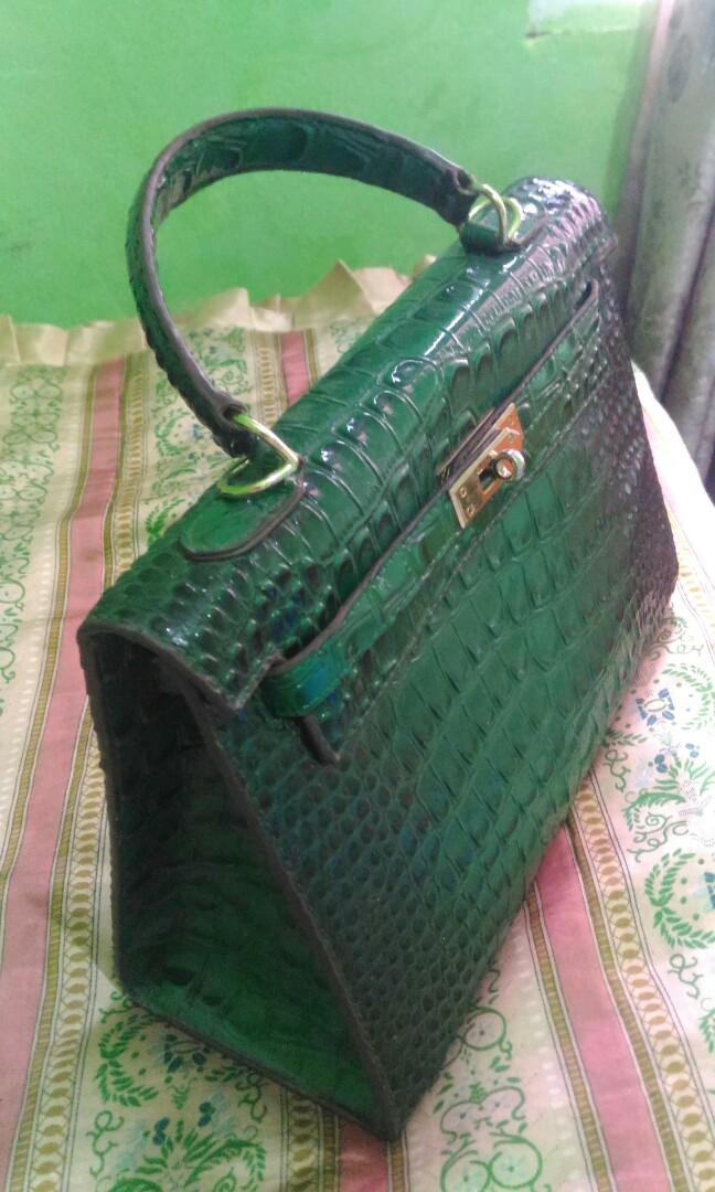 Tas model hermes croco, Fesyen Wanita, Tas & Dompet di Carousell