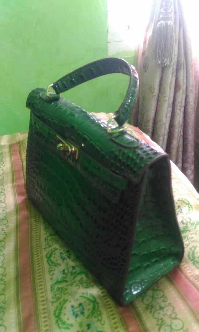Tas model hermes croco, Fesyen Wanita, Tas & Dompet di Carousell
