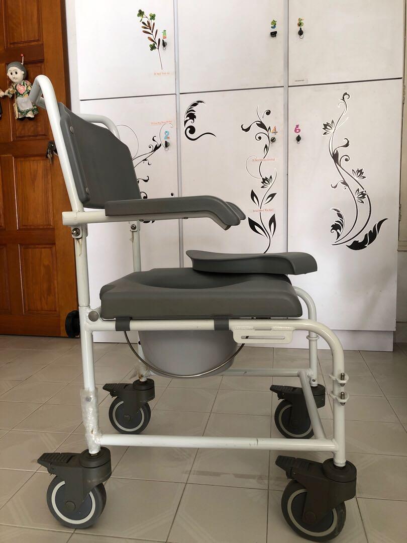 Deluxe padded mobile commode, Health & Nutrition, Medical Supplies ...