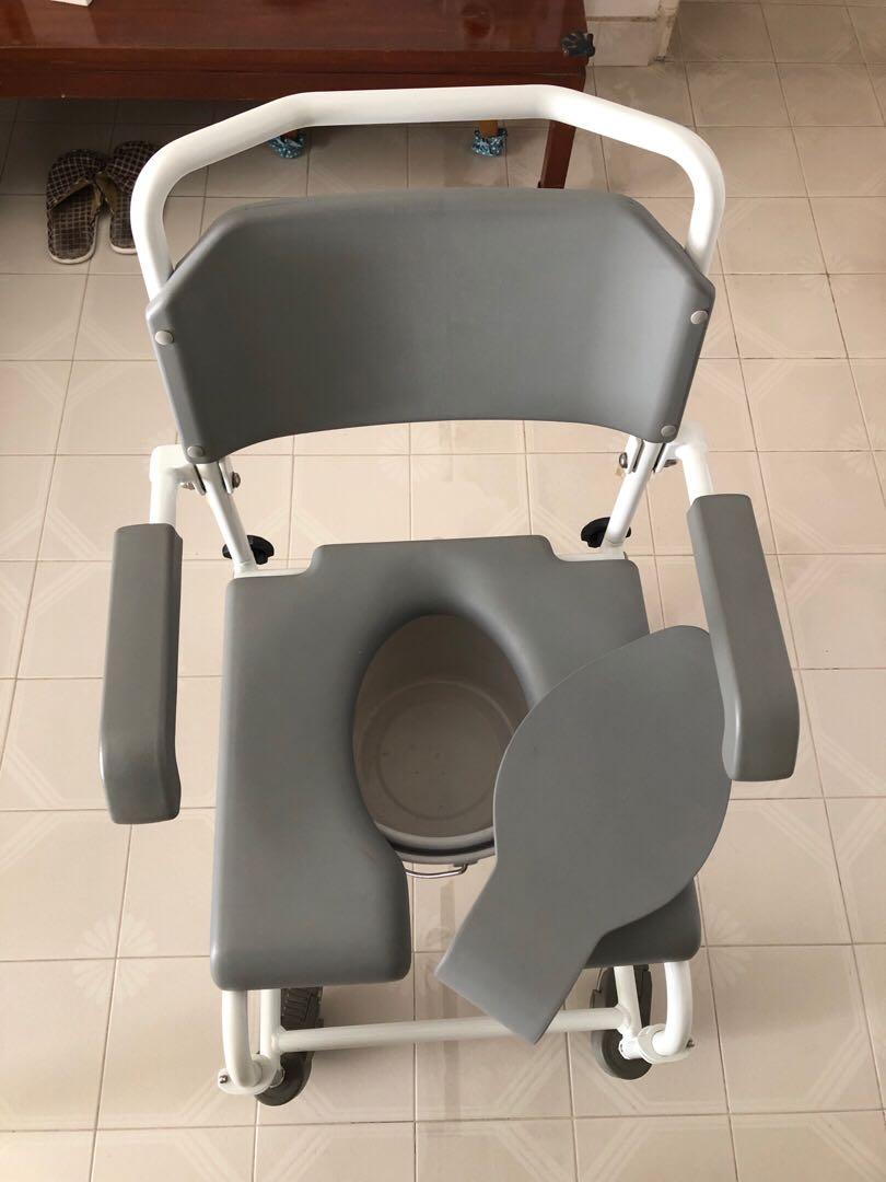 Deluxe padded mobile commode, Health & Nutrition, Medical Supplies ...