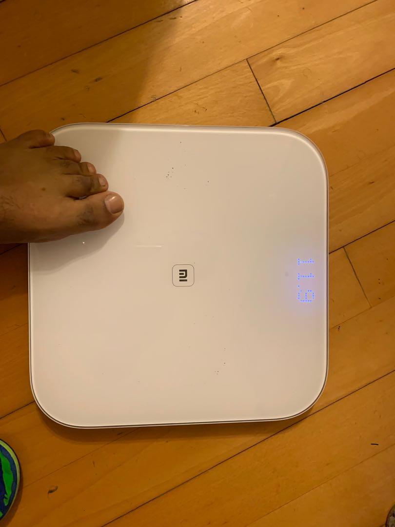 Xiaomi mi scale 2 weighing scale, 健康及營養食用品, 健康監測儀和體重秤 - Carousell