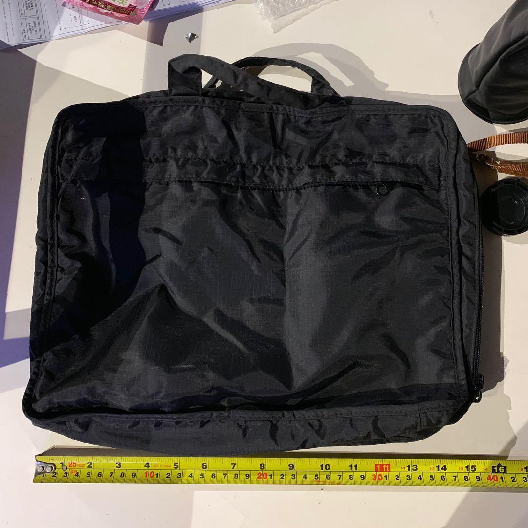 無印良品電腦袋，超輕 muji computer bag, 男裝, 袋, 腰袋、手提袋、小袋 - Carousell