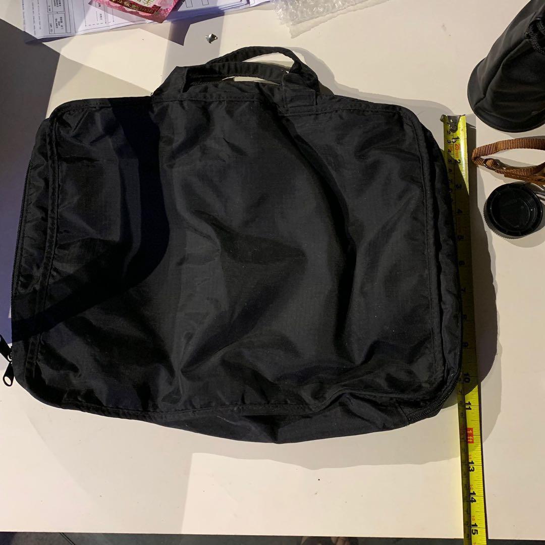 無印良品電腦袋，超輕 muji computer bag, 男裝, 袋, 腰袋、手提袋、小袋 - Carousell