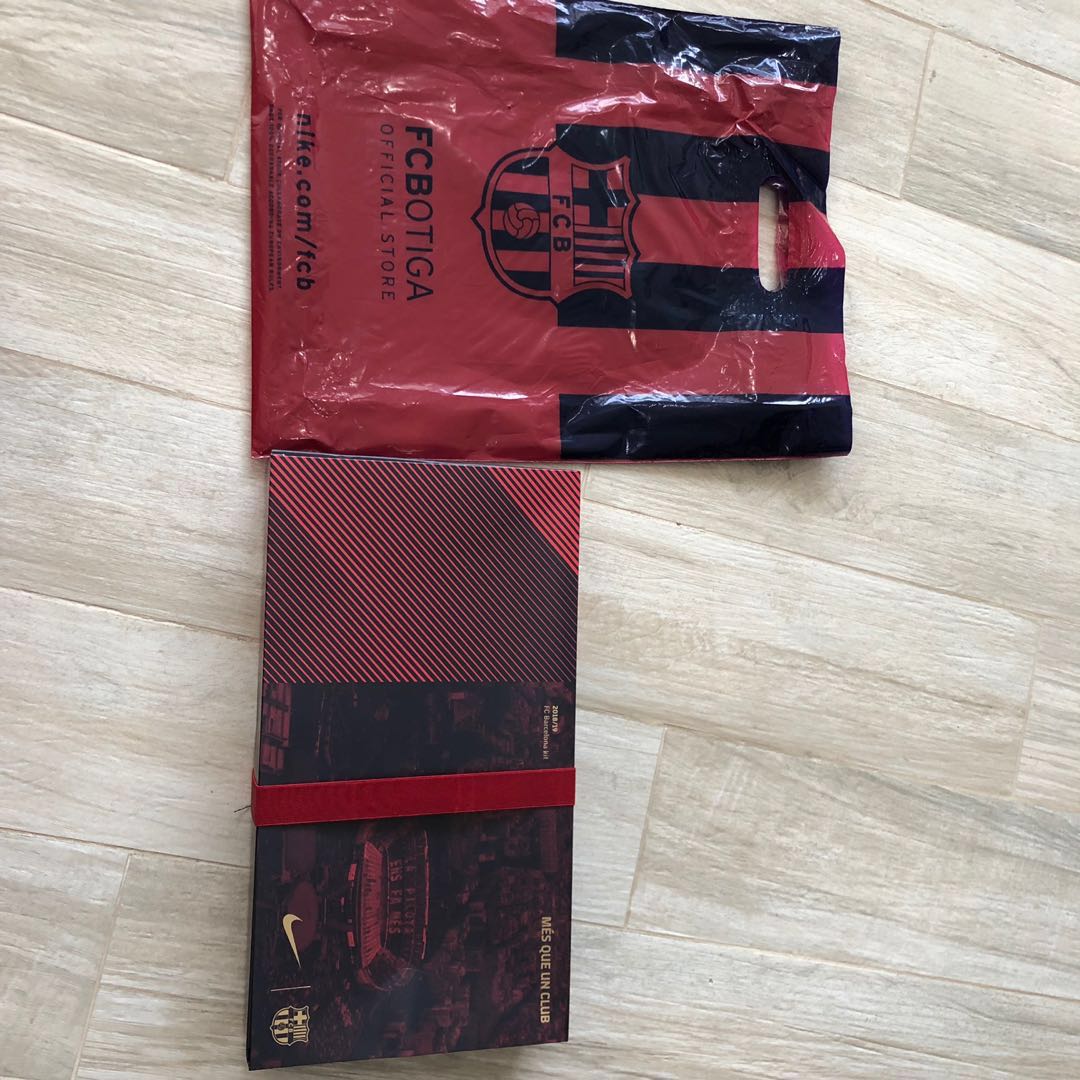 Authentic 2018/19 FC Barcelona kit Messi #10 (size small), Men's ...