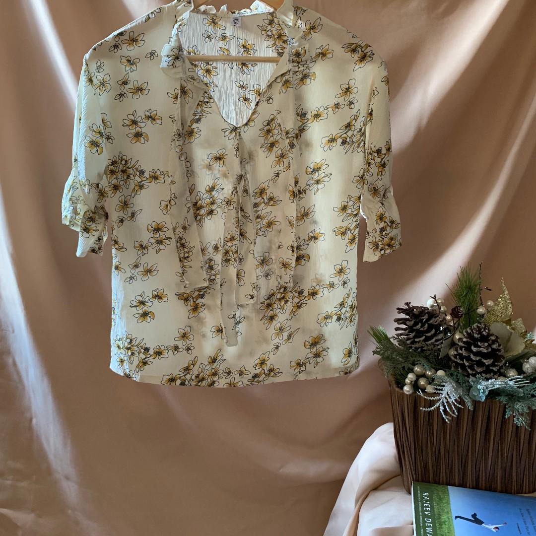Sunya Brand Floral Vintage Top, Women's Fashion, Tops, Others Tops on ...