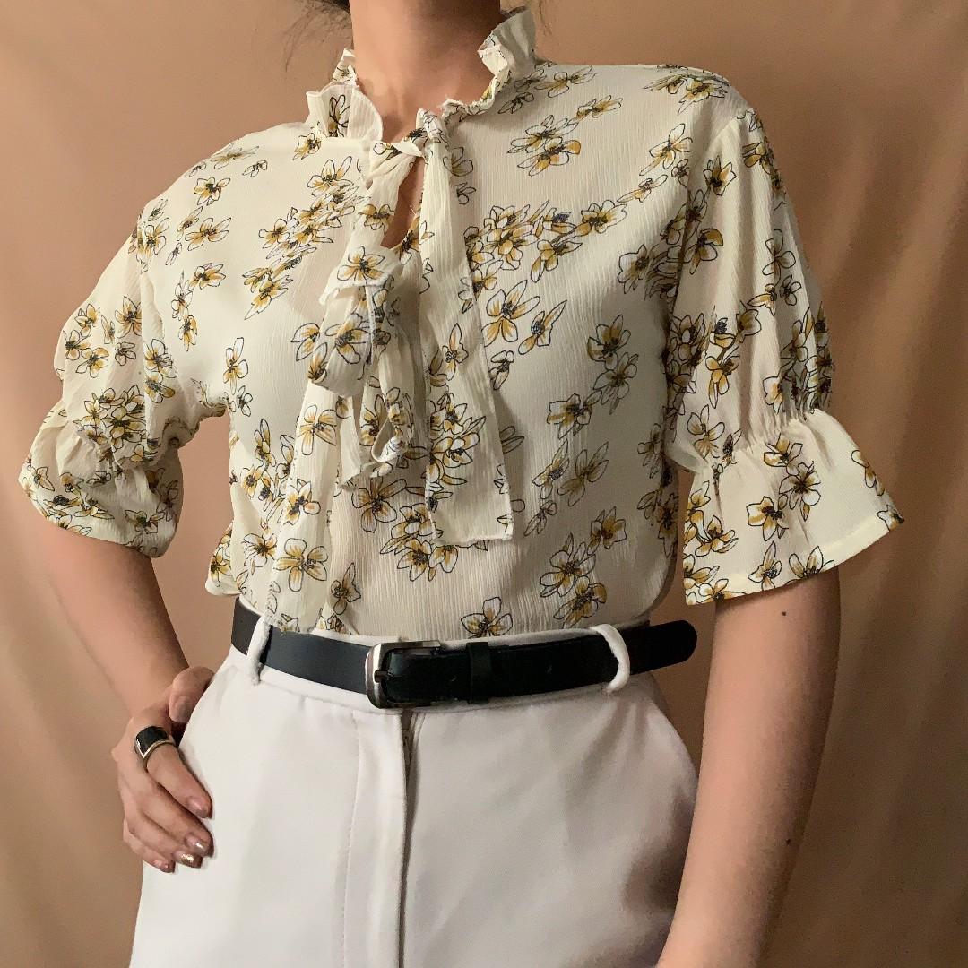 Sunya Brand Floral Vintage Top, Women's Fashion, Tops, Others Tops on ...