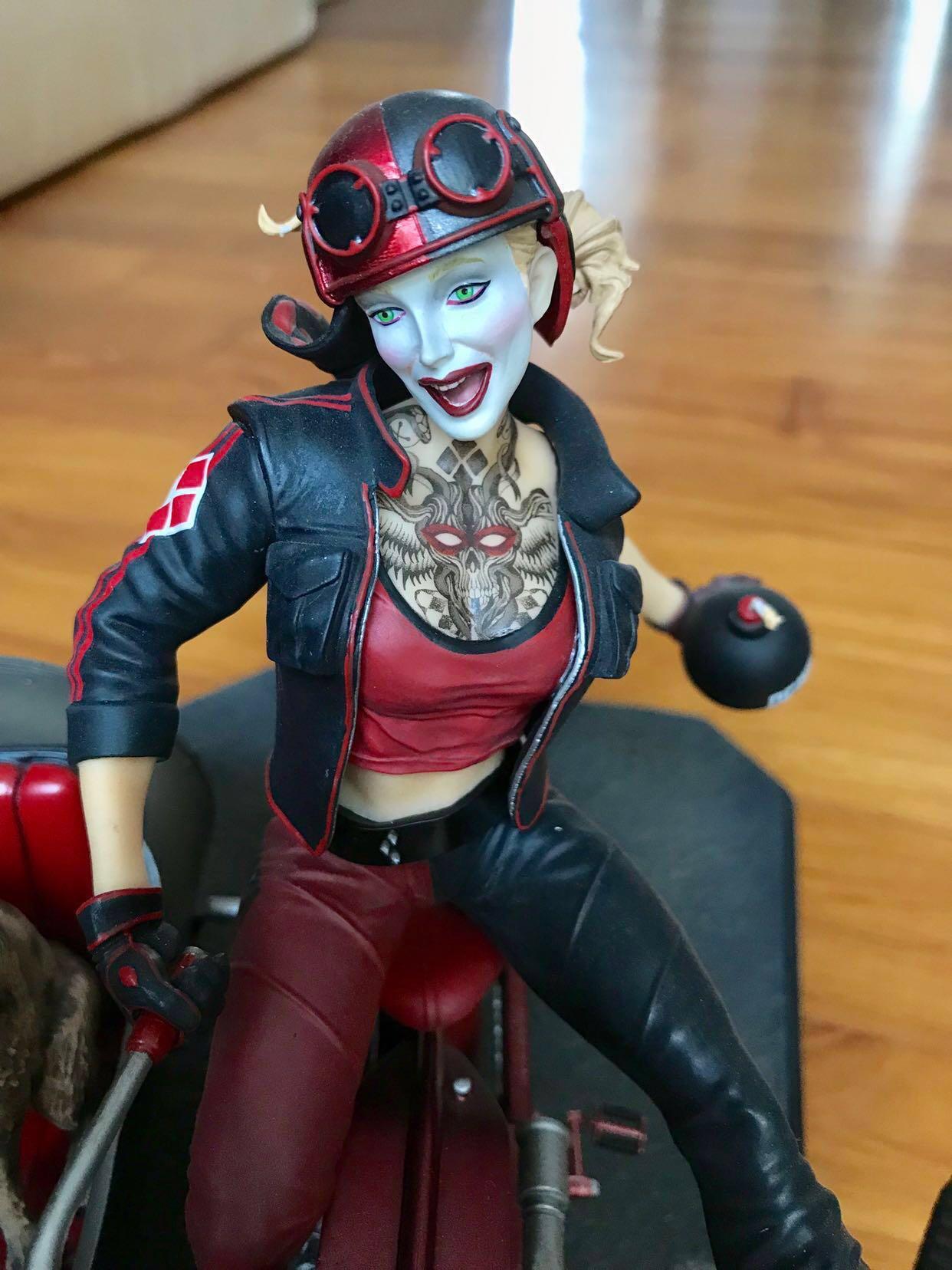 (RARE) Harley Quinn riding bike with her 2 pet hyena (exclusive version ...