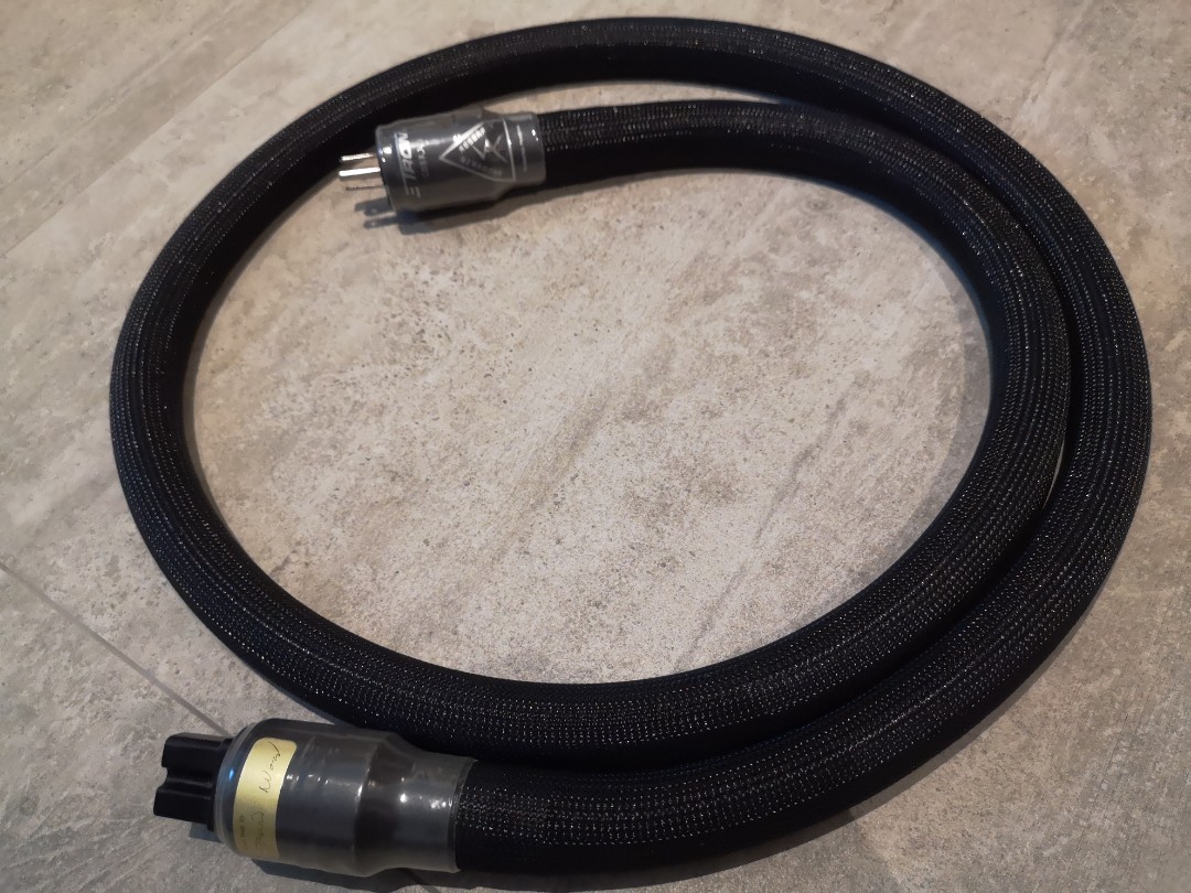 Shunyata Research Zitron Cobra power cord, Audio, Other Audio Equipment on Carousell