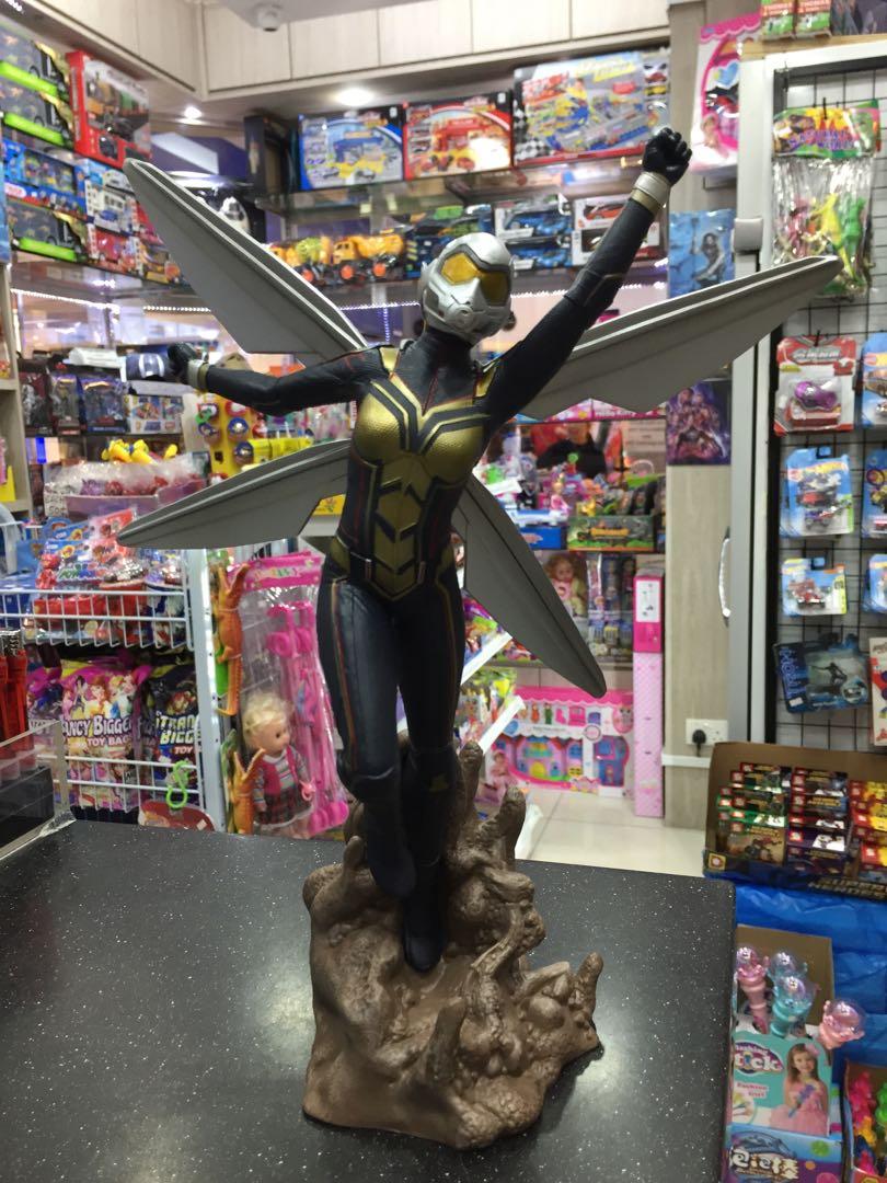 Wasp statue, Hobbies & Toys, Toys & Games on Carousell