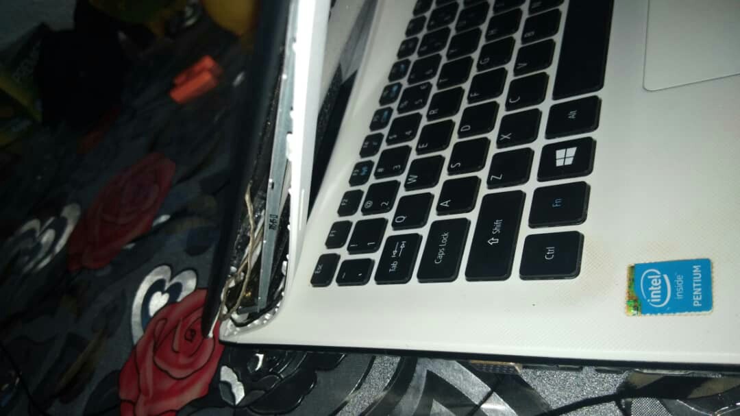 Repair hinge casing, Computers & Tech, Laptops & Notebooks on Carousell