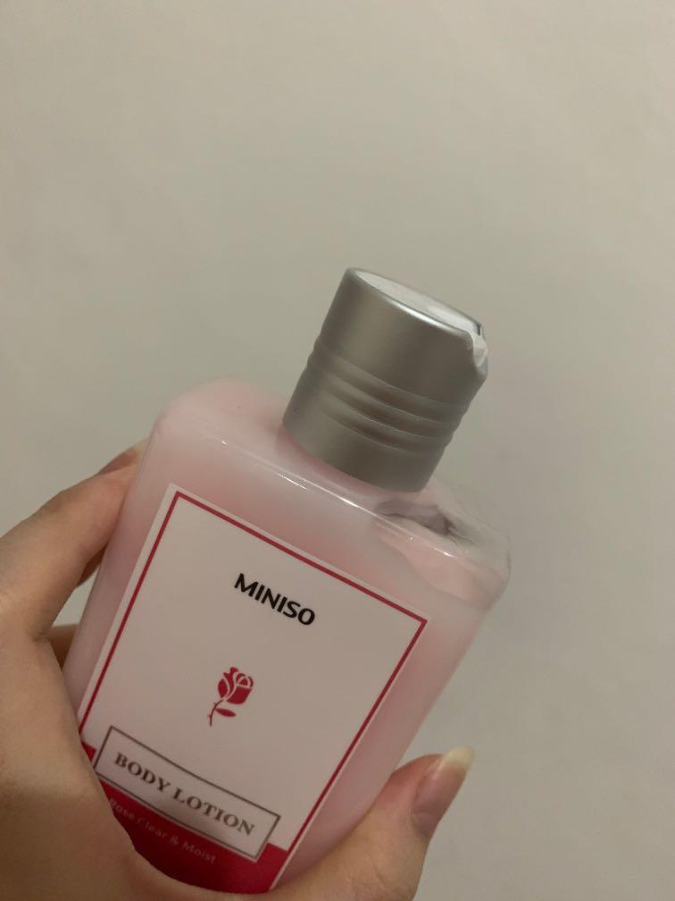 MINISO Rose clear and moist body lotion, Kesehatan & Kecantikan, Kulit ...