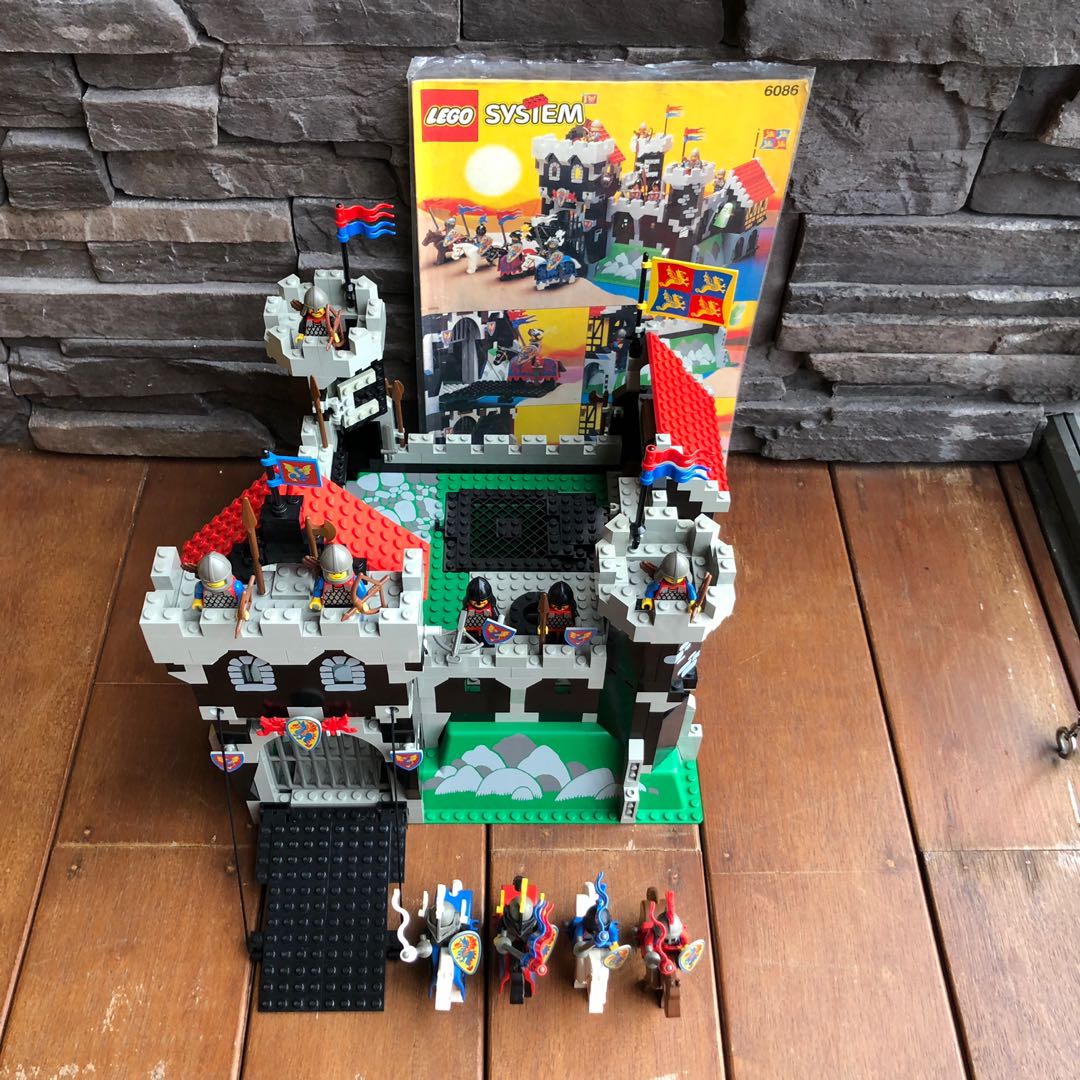 [Reserved] Vintage Lego 6086 Black Knights Castle, Hobbies & Toys, Toys ...