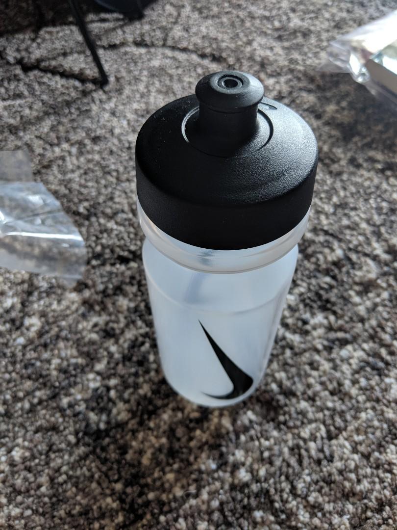 Nike water bottle, Olah Raga, Perlengkapan Olahraga Lainnya di Carousell