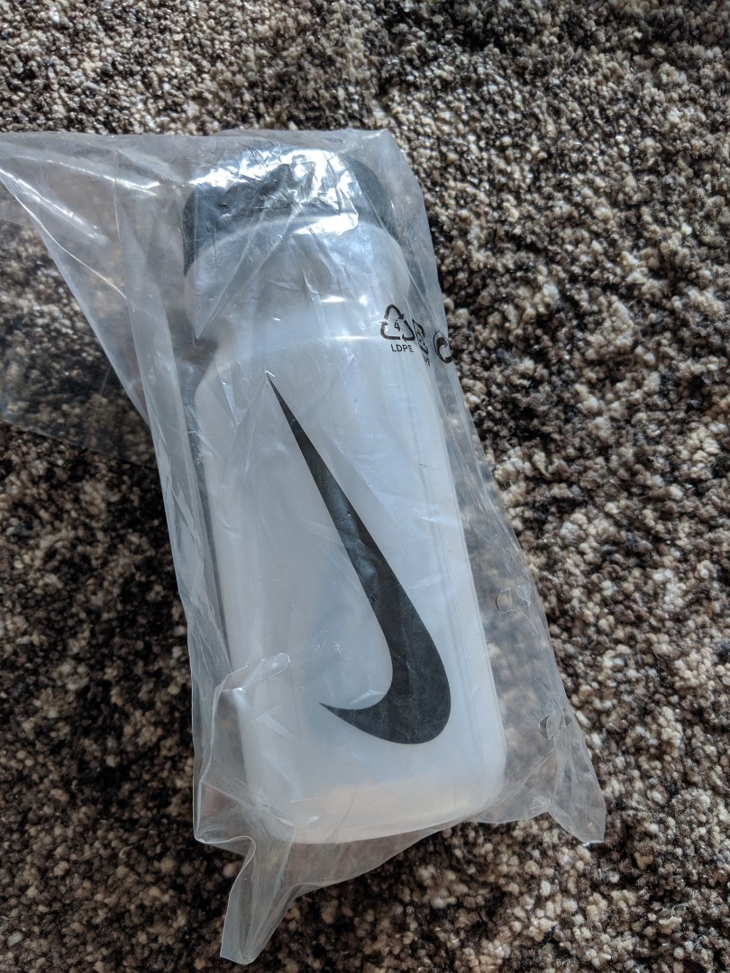 Nike water bottle, Olah Raga, Perlengkapan Olahraga Lainnya di Carousell