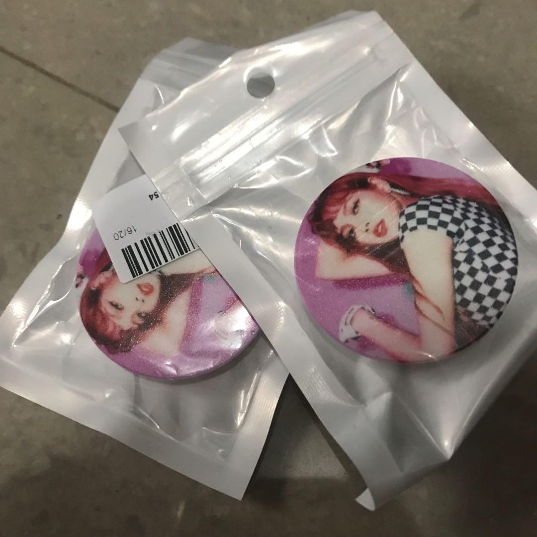 Pop socket blackpink lisa, Mobile Phones & Gadgets, Mobile & Gadget ...