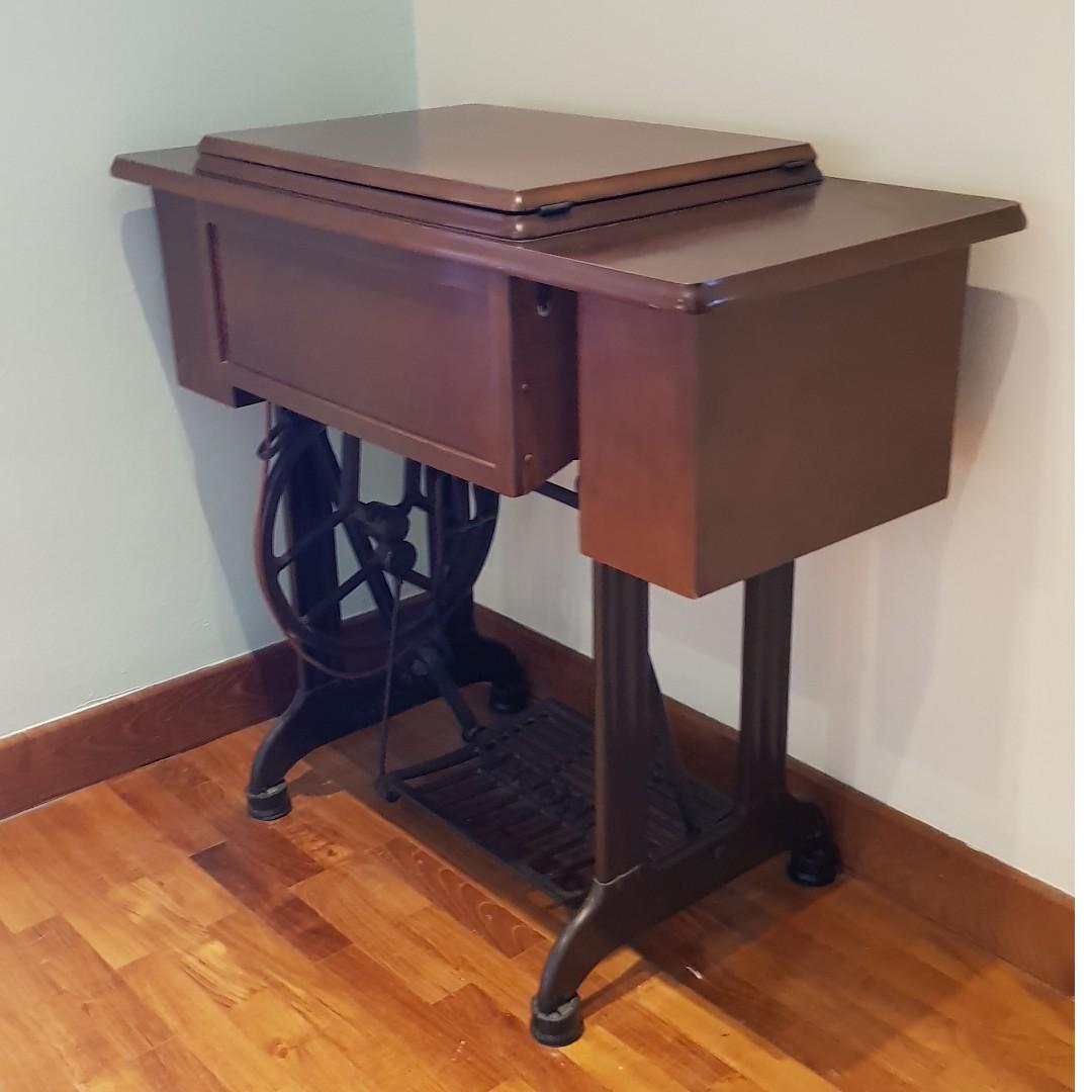 Antique Singer sewing machine frame, Hobbies & Toys, Memorabilia ...