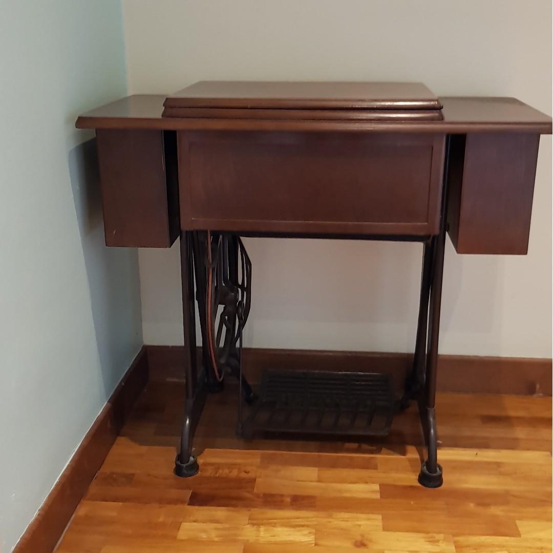 Antique Singer sewing machine frame, Hobbies & Toys, Memorabilia ...