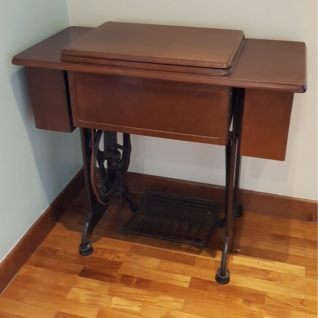 Antique Singer sewing machine frame, Hobbies & Toys, Memorabilia ...