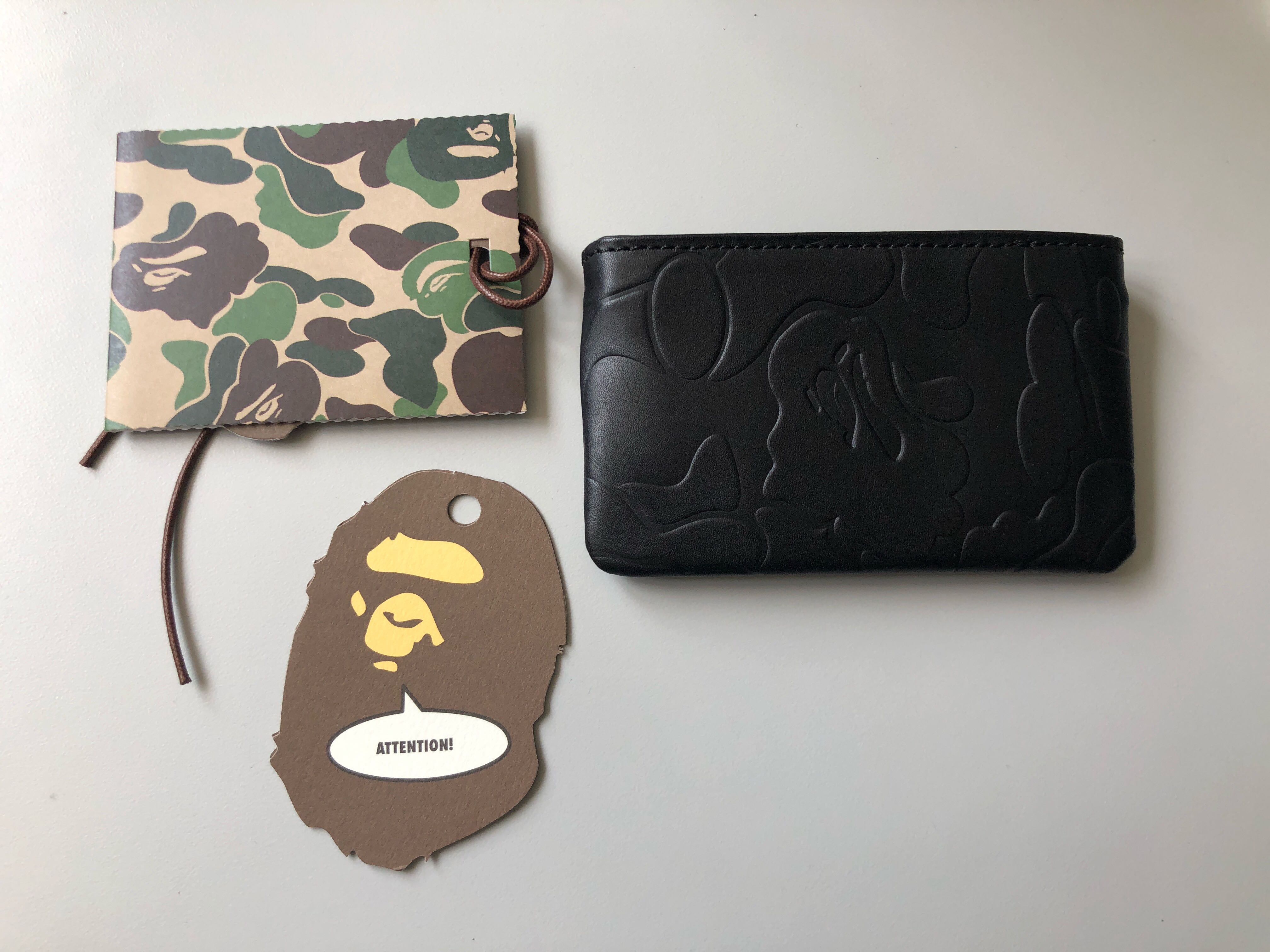 Bathing Ape Bape x Porter 絕版壓皮拉鍊散紙包 全新有盒, 男裝, 手錶及配件, 方巾 - Carousell