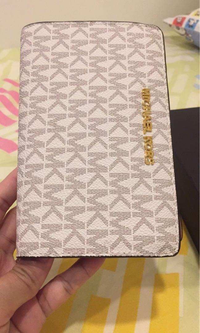 Michael kors slim wallet, Luxury, Bags & Wallets on Carousell