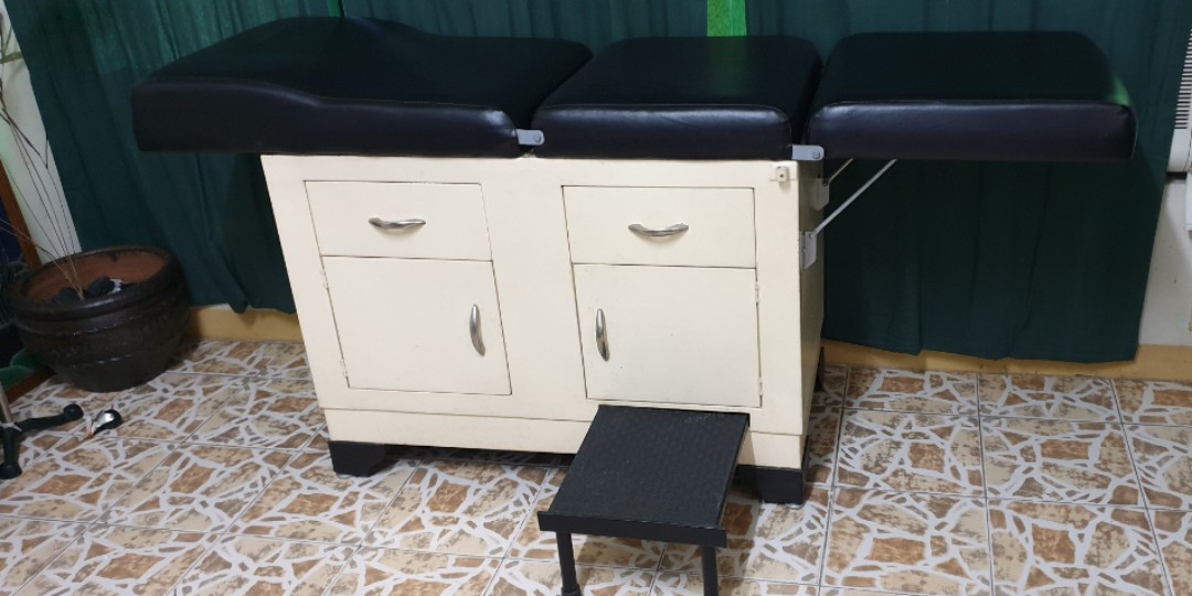 Examining table / bed Hamilton type (Medical clinics), Babies & Kids ...