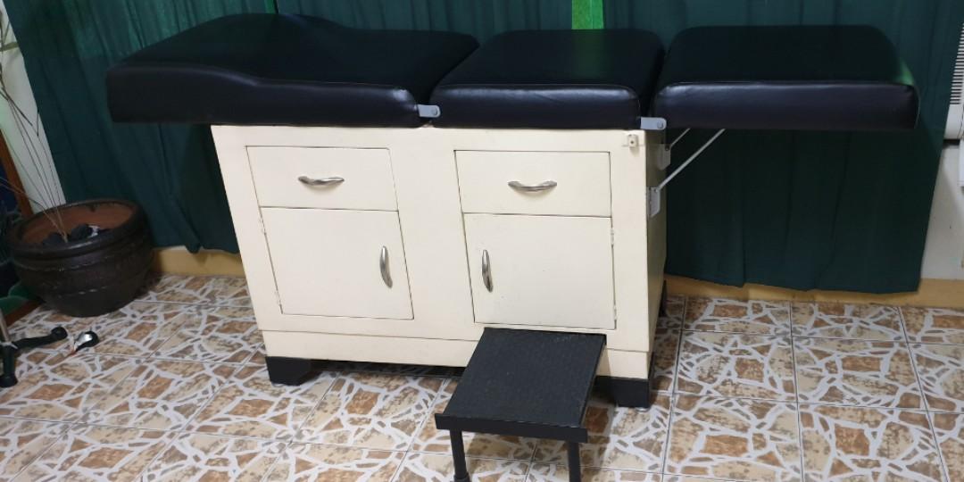 Examining table / bed Hamilton type (Medical clinics), Babies & Kids ...