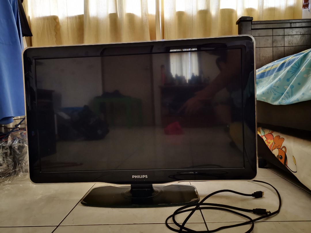PHILIPS 32'INCH, TV & Home Appliances, TV & Entertainment, TV on Carousell