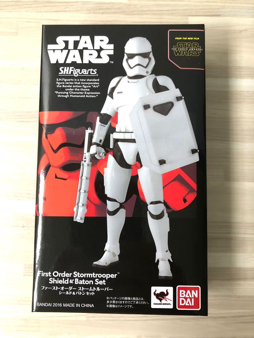 Star Wars S.H.Figuarts First Order Stormtrooper with shield and baton ...