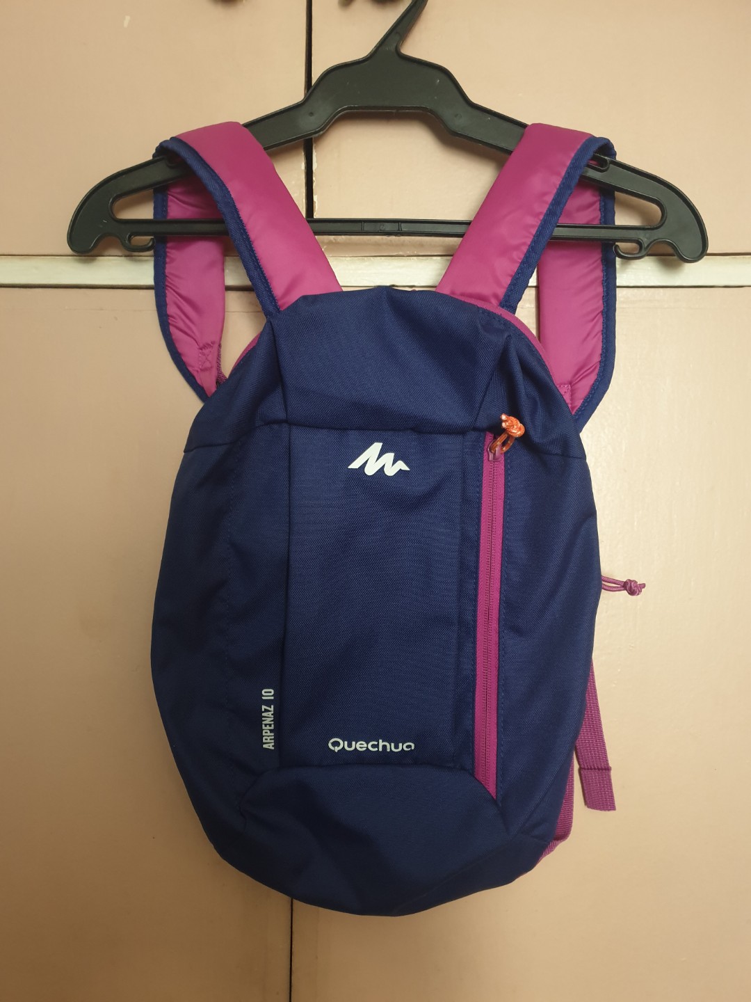 Quencha (Deacthlon) 10L backpack, Women's Fashion, Bags & Wallets ...