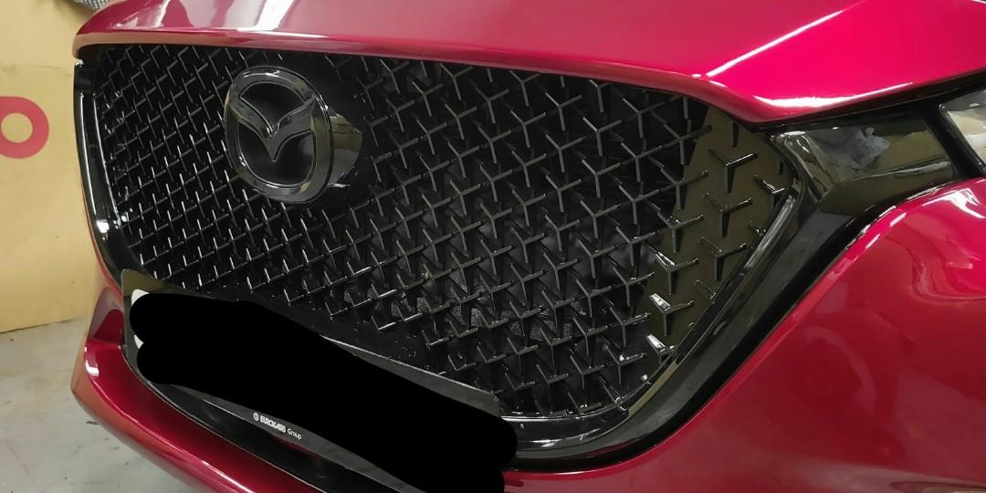 2017-2018 Mazda 3 sedan/hatchback front grill finished in glossy black ...