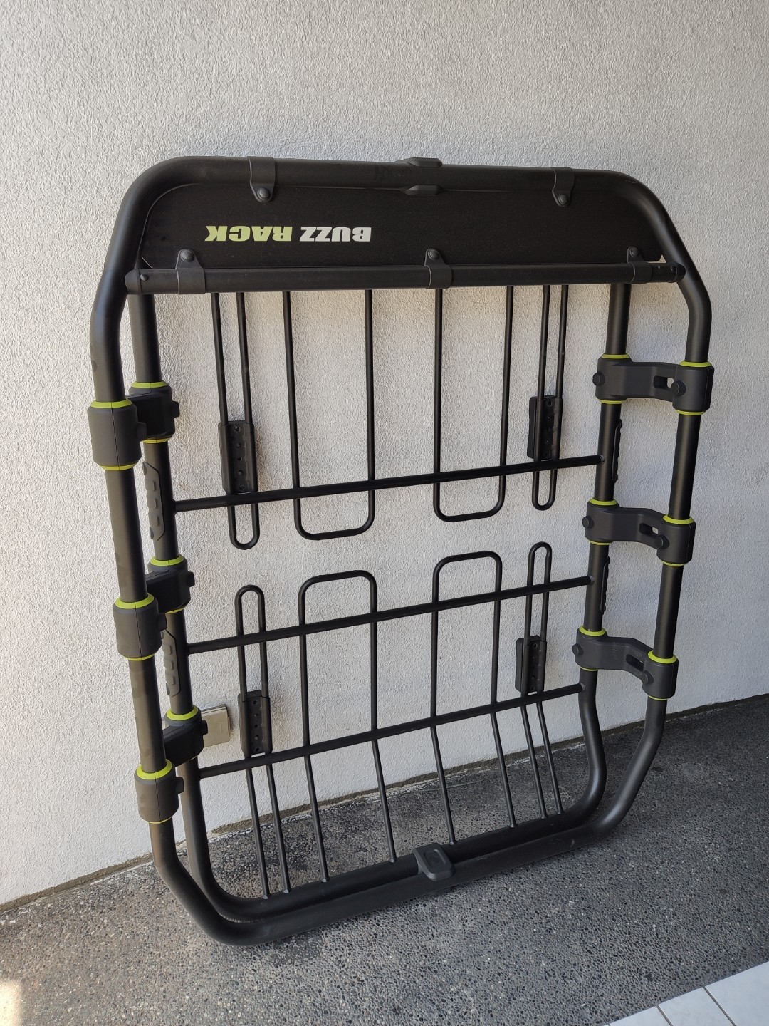 Buzz rack Atomic with cross bars, Car Parts & Accessories on Carousell