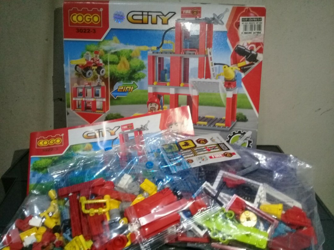 Cogo City Fire Station/ Miniso Life Farnsworth House Building Blocks ...