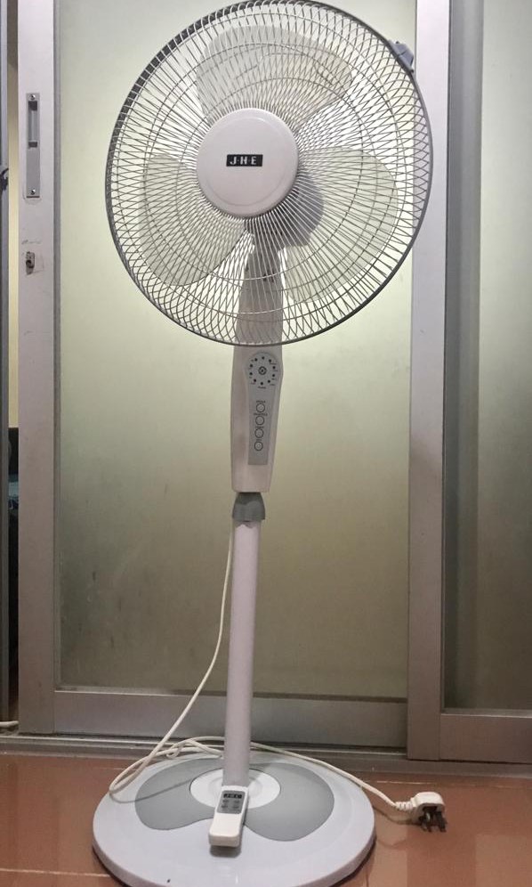 Remote controlled Floor Fan, 傢俬＆家居, 家居清潔及護理用品, 除蟲用品 on Carousell