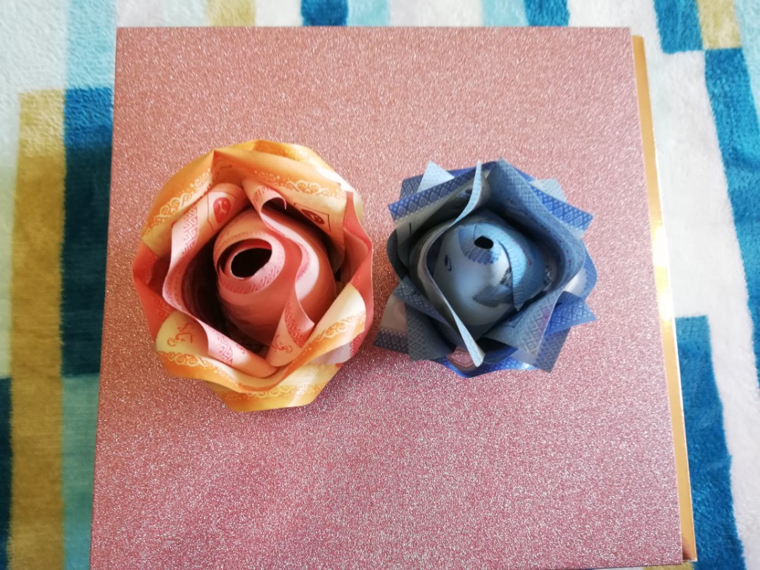 Gubahan bunga duit kertas hantaran, Hobbies & Toys, Stationery & Craft ...