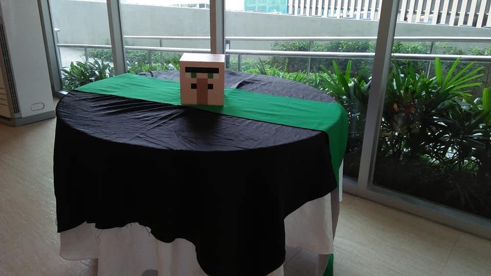 MINECRAFT BIRTHDAY PARTY DISPLAY PROPS, Hobbies & Toys, Stationary ...