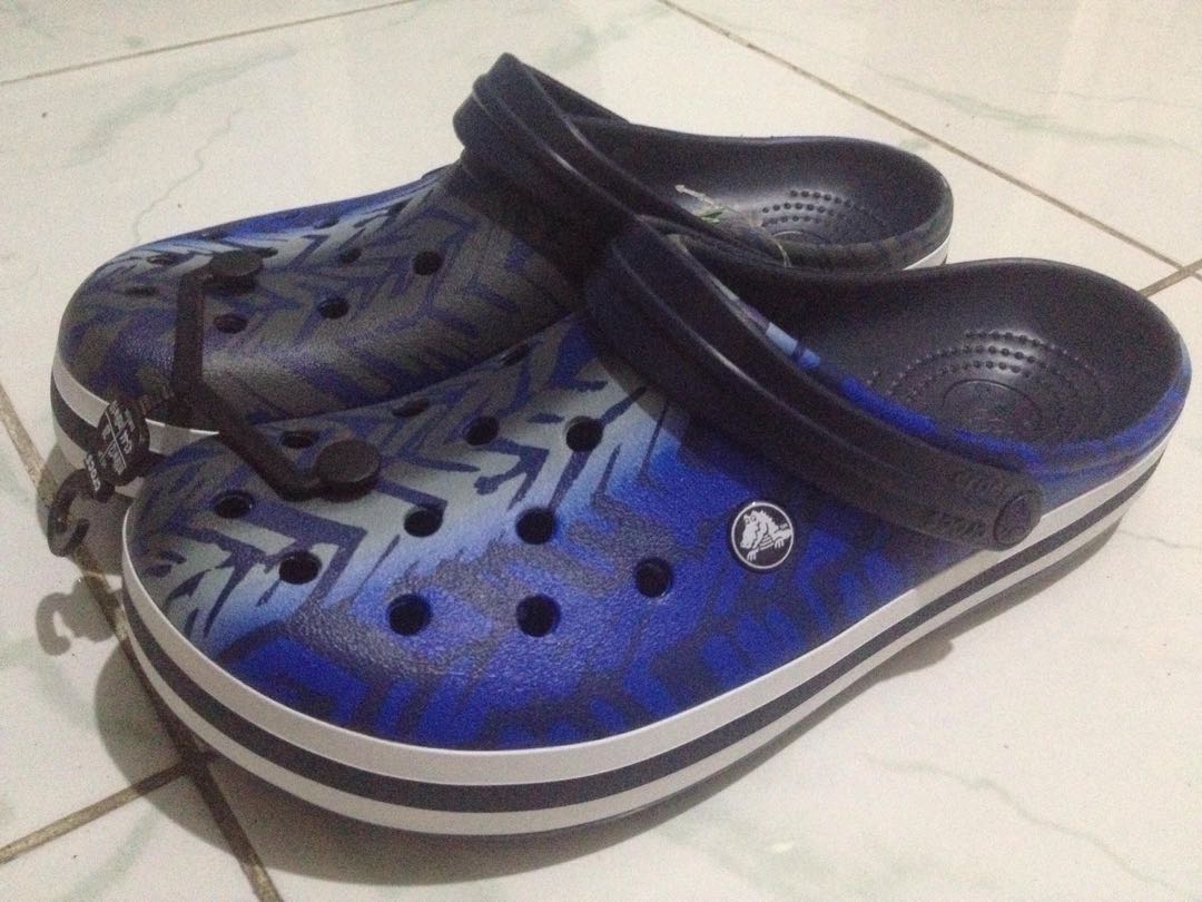 Original crocs, Men's Fashion, Footwear, Slippers & Slides on Carousell