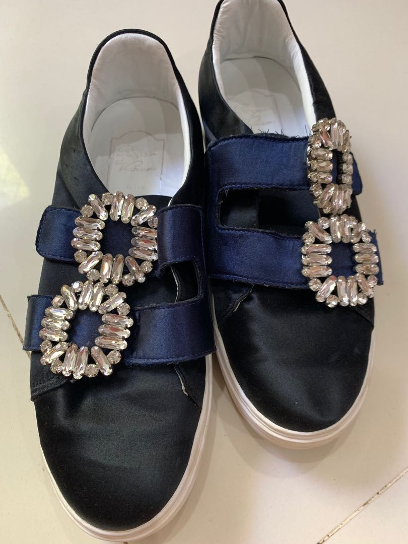 RV sneakers, Women's Fashion, Footwear, Sneakers on Carousell