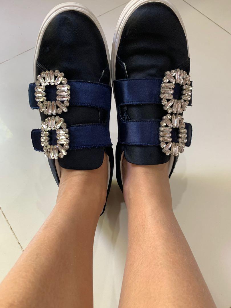 RV sneakers, Women's Fashion, Footwear, Sneakers on Carousell