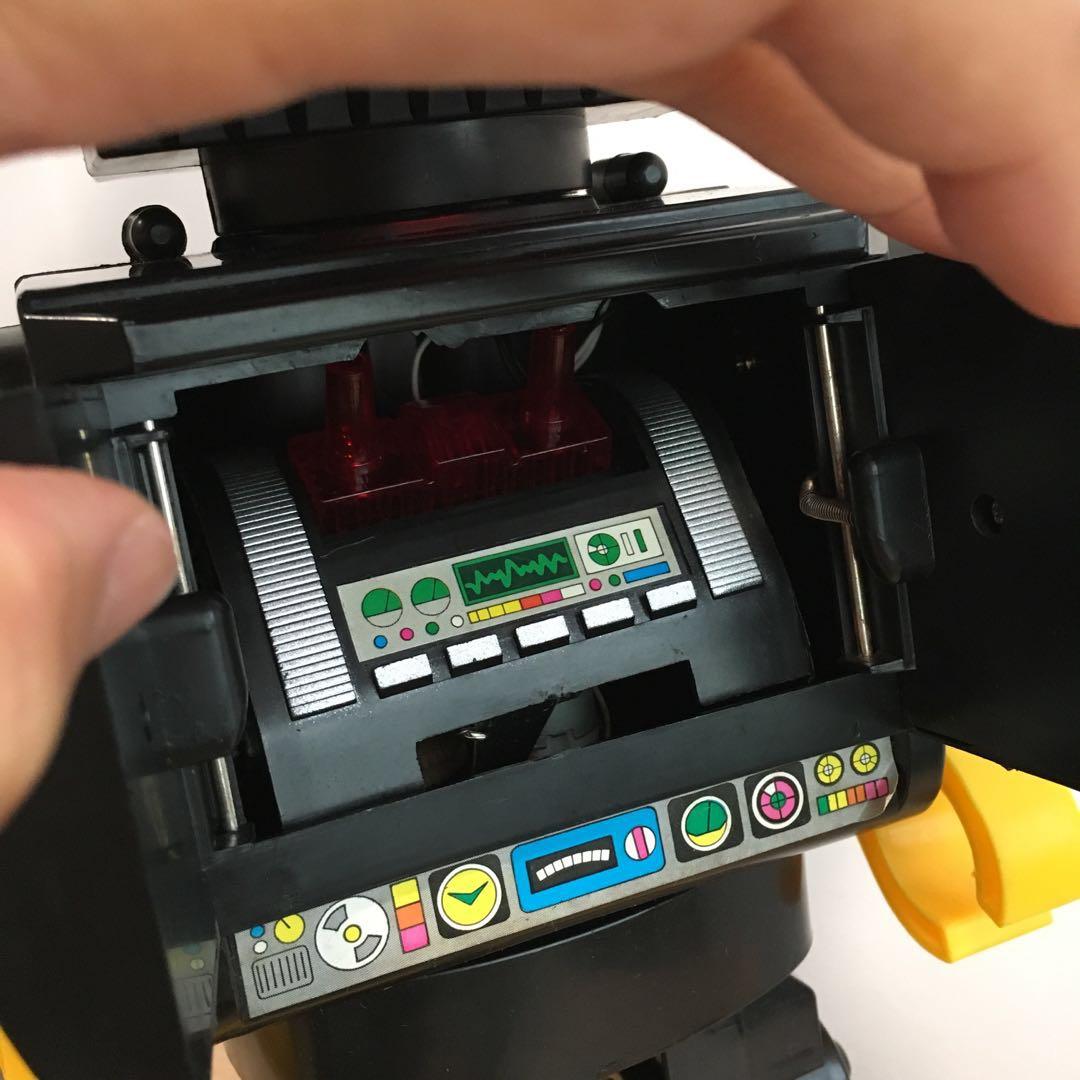 Vintage 80s robot action invader very good condition mechanical retro old school. Childhood toys ...