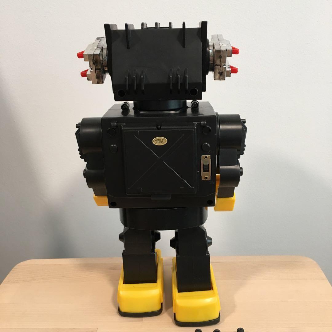 Vintage 80s robot action invader very good condition mechanical retro old school. Childhood toys ...